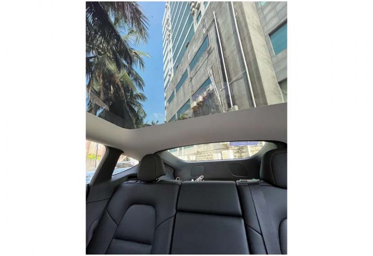 Tesla Model Y / 3 Panoramic glass Roof Leaves Owners Sweating in the ...