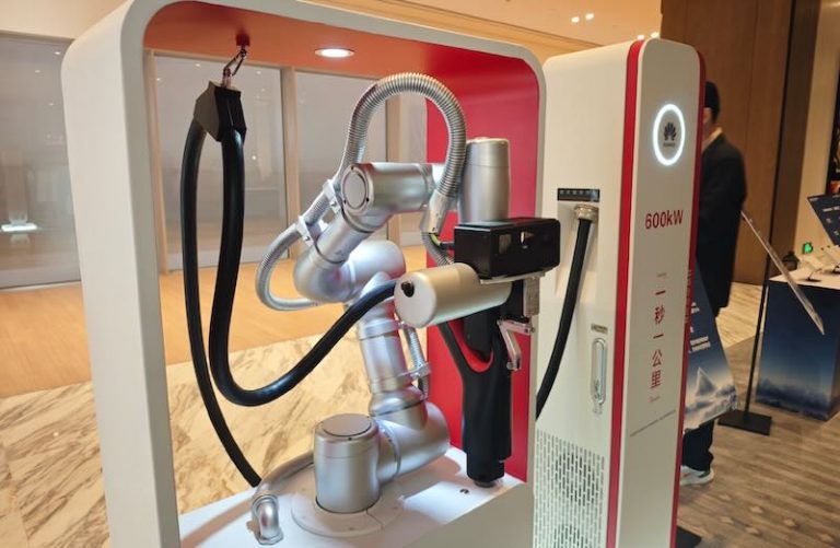 Huawei Automated Robot EV Chargers: The Future of Hassle-Free Charging ...