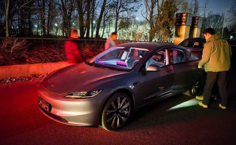 Tesla's FSD Debuts in China: Early Users Call Autonomous Driving "Silk ...